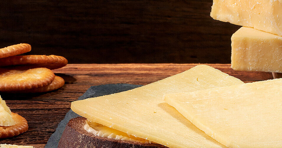 “Premium Cheddar Extra Mature” am Stück | British Heritage
